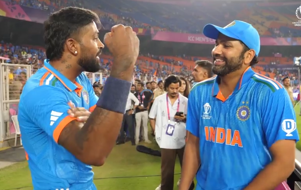 VIDEO: पाकिस्तान के खिलाफ लंबे-लंबे छक्के मारने के बाद Rohit Sharma ने ...